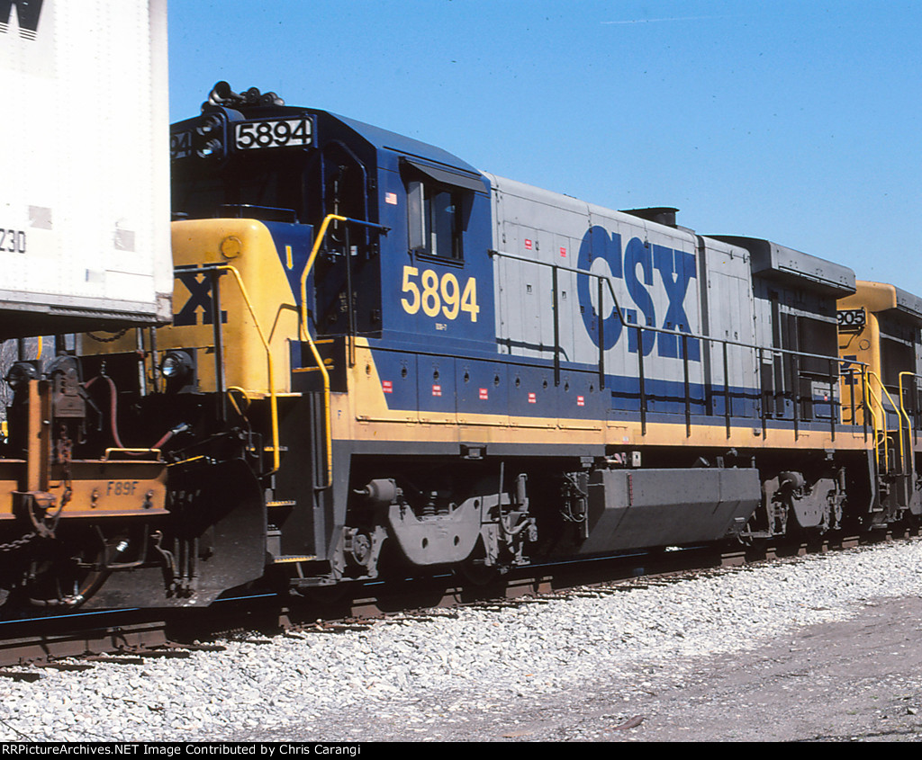 CSXT 5894 on R135